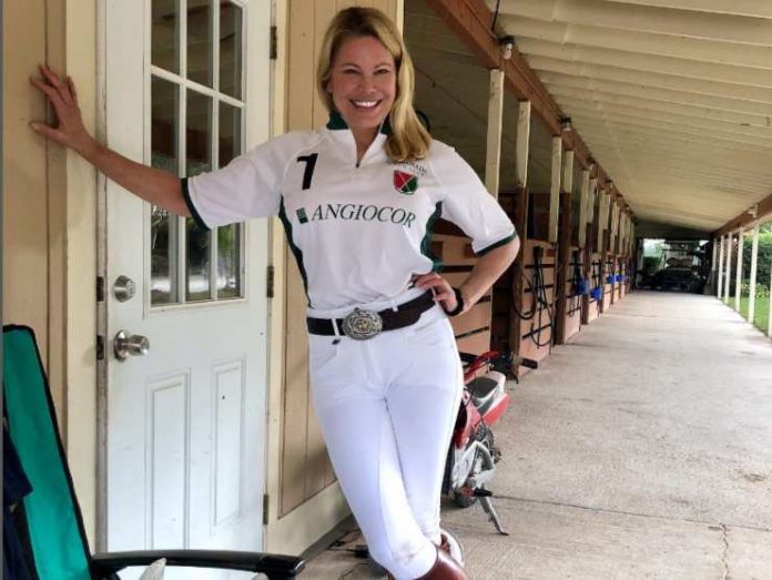 Wendy Windham: l’esplosiva bionda showgirl degli anni Novanta si è data “all’ippica” | La sua ...